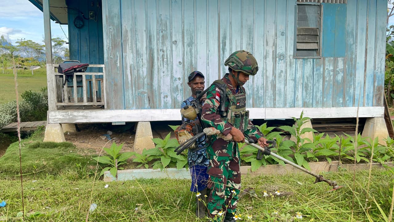 Karya Bakti Satgas Yonif 521/DY Wujudkan Lingkungan yang Asri di Papua ...